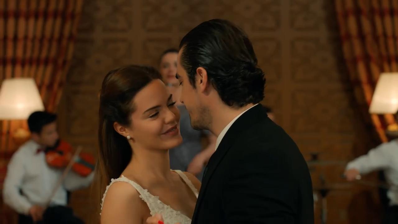 Spoiler di Terra amara, quarta stagione: Gümüşoğlu si dichiara ad Altun